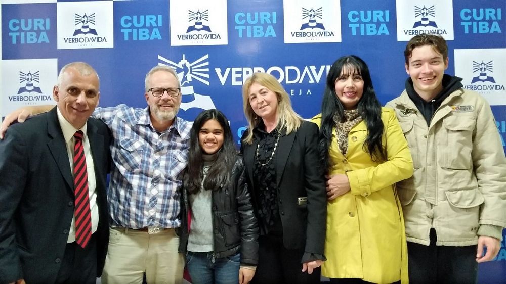 Igreja em Curitiba-PR recebeu o cantor Darrell Evans em noite de ...