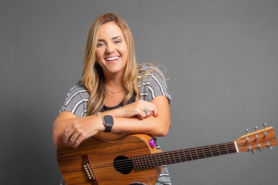 Cinthya Miranda lançou seu primeiro EP - Verbo da Vida